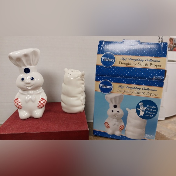 Pillsbury | Kitchen | Nib Pillsbury Chef Doughboy Salt Pepper Shakers ...